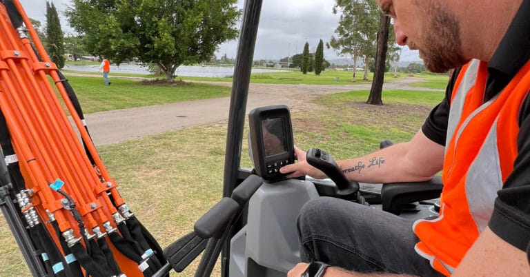 How to operate an excavator - Conplant