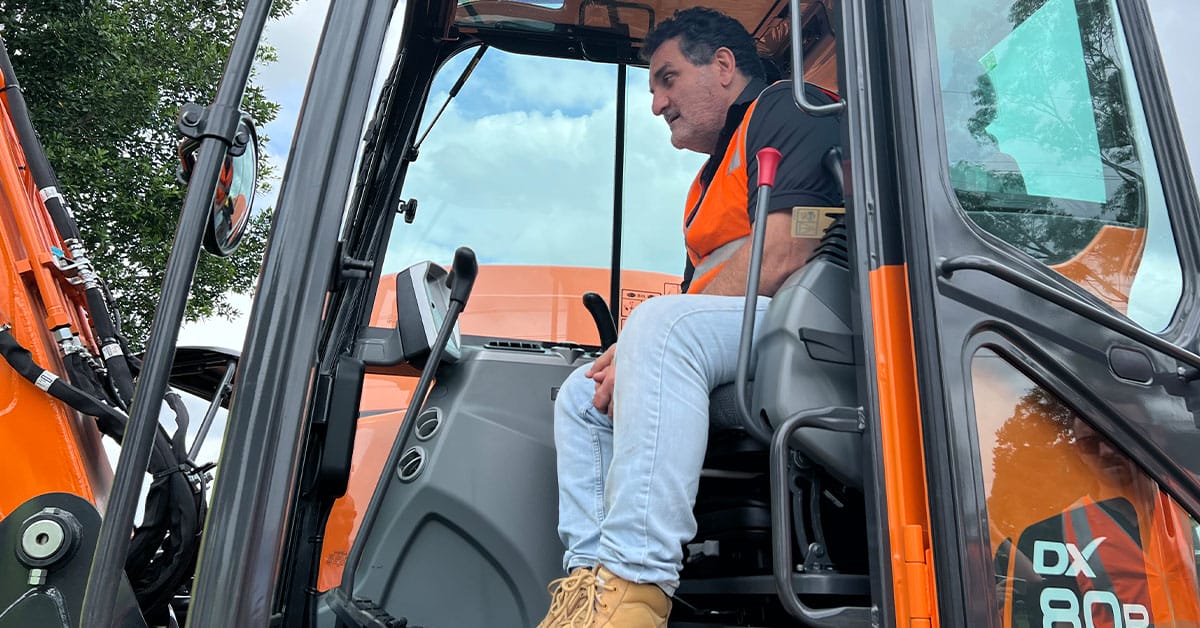 How to operate an excavator - Conplant