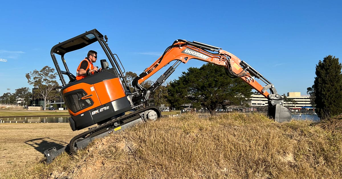 How to operate an excavator - Conplant
